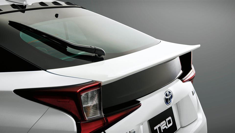 تویوتا پریوس فیس لیفت با تیونینگ TRD | bama.ir