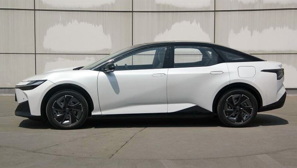 معرفی تویوتا bZ3 | bama.ir